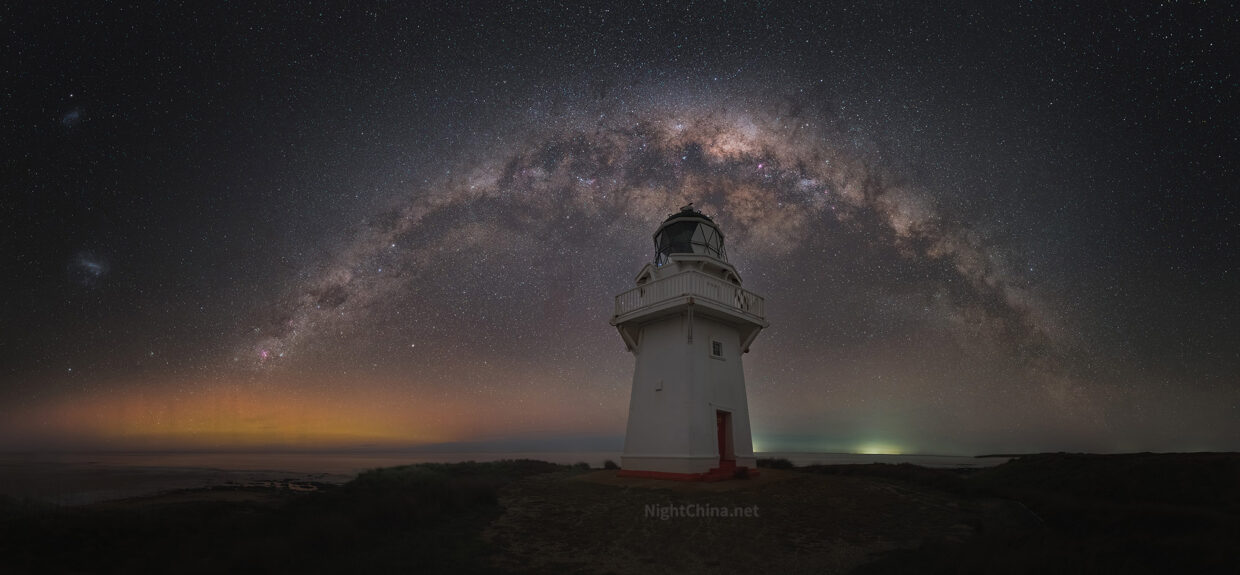灯塔、银河和南极光 – 夜空中国
